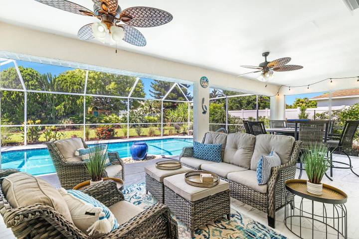 Great Location! Heated Pool & Private Fenced Yard - Cape Coral
