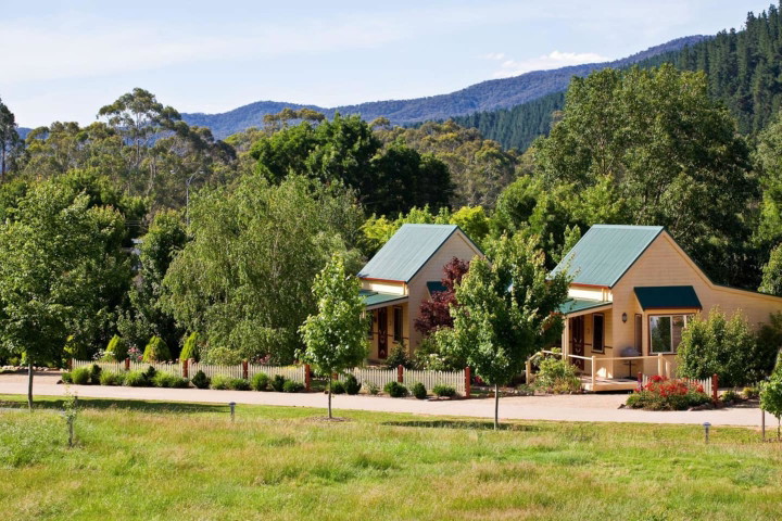 Autumn Abode Cottages - Two: Bright - Porepunkah