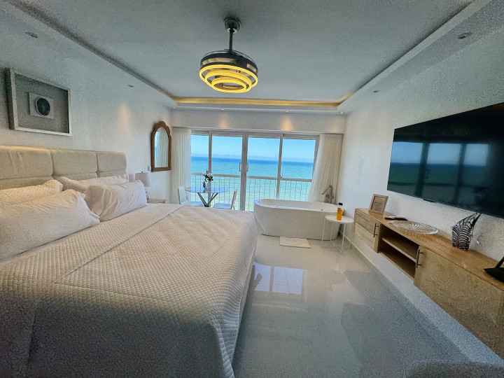Elegant & Jacuzzi Beachfront Apt - Dominikanische Republik