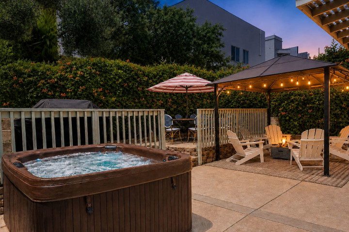 Beach House+hot Tub, Steps To Sand, No Guest Fee! - Oxnard, CA
