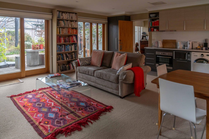 60sqm Of Light Filled Space In Quiet Leafy Area - Canberra