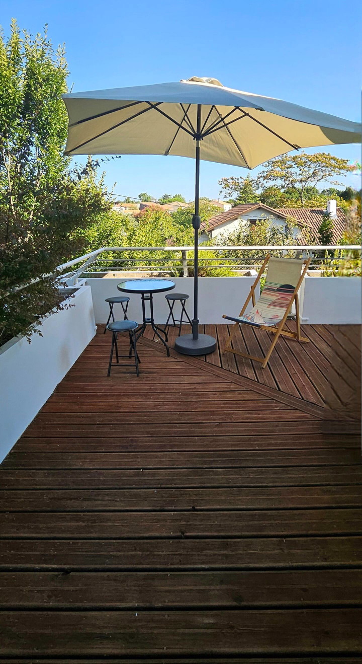 Appartement Solaire Duplex Avec Terrasse En Bois - Cestas