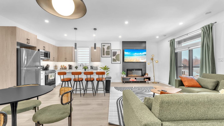 Large 3 Bed/2-bath With Parking -