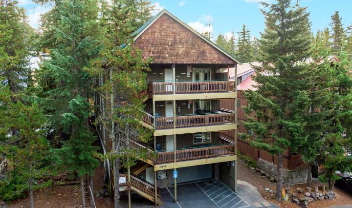 Boardwalk Lodge: Sleeps 44 Maximum W/two Hot Tubs - Mount Hood, OR