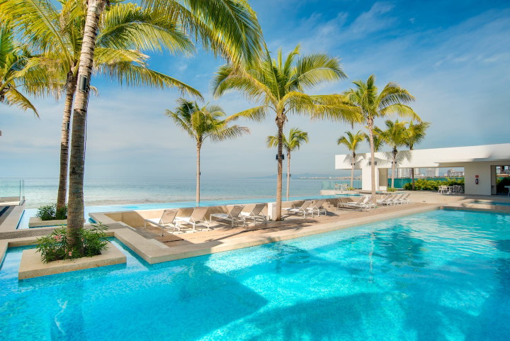 Beachfront Resort Style Smart Studio - Puerto Vallarta