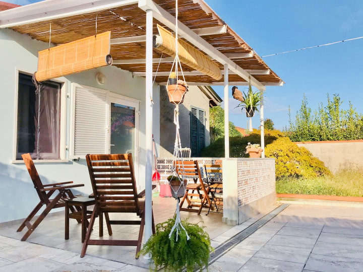 Petite Maison Dans Le Village De Marina Di Carrara - Carrara