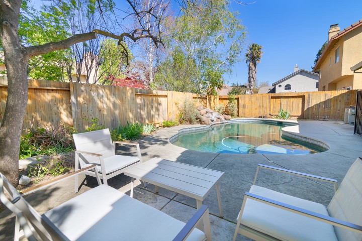 3 Bedroom Home With Pool!! - Elk Grove