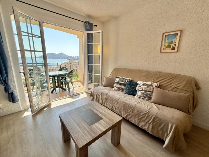 Two-bedroom Apartment With Sea View, Swimming Pool + Parking - Agay