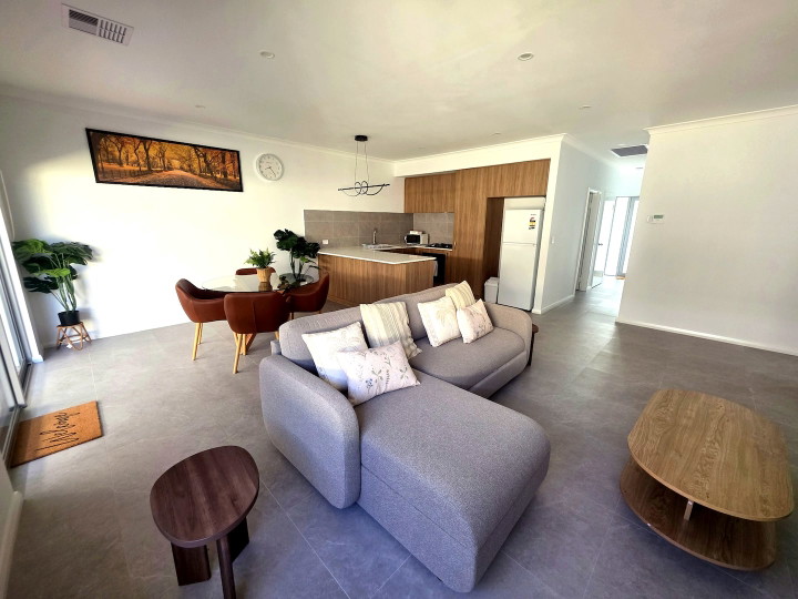Modern Private Townhouse Close To City & Transport - Riverton