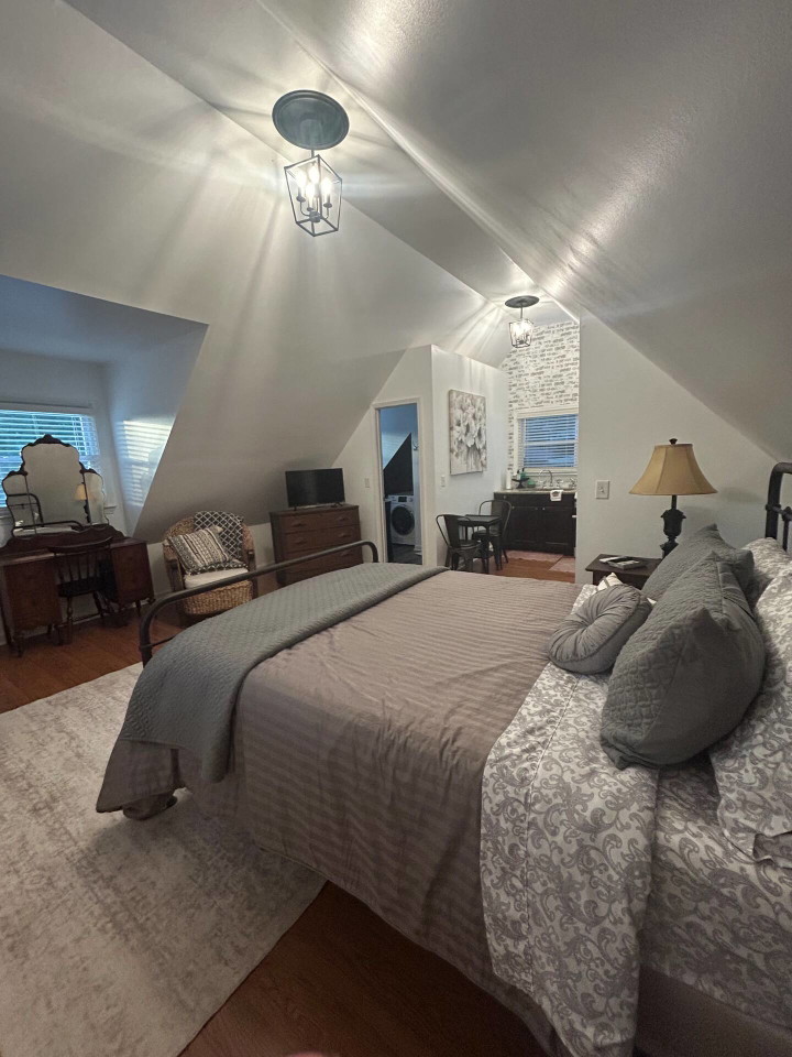 Cozy Furnished Loft Retreat - Kennesaw, GA