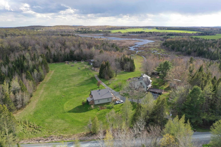 Rural Home With Pier & Marie-france - Quebec