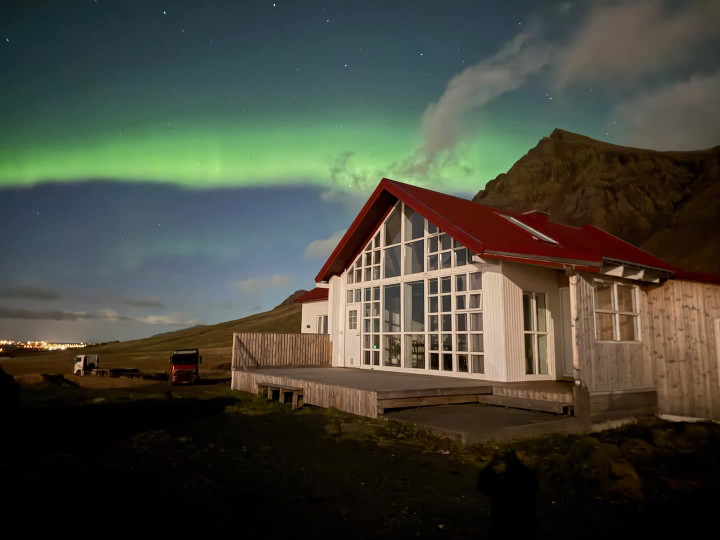 Esjuberg Farm-sleep With Horses & Mountain Hike - Islande
