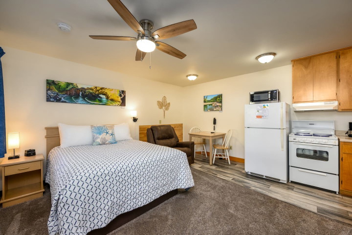 The Semi Aquatic Suite - Walk To Beach - Brookings, OR