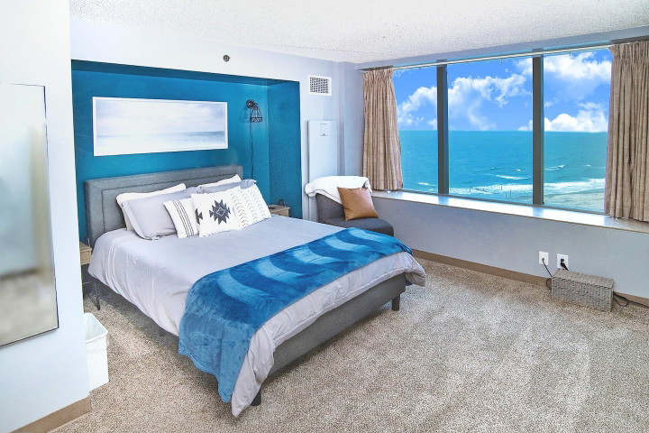 Chic Ocean Front Condo! + Free Parking - New Jersey