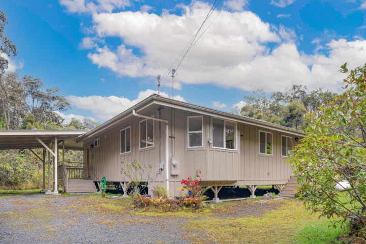 Hawaii 3 Bedroom House Sleeps 8 - Volcano