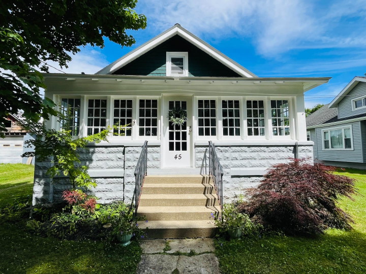 Charmante Maison Des Années 1920 Avec Grand Jardin, à 2 Pâtés De Maisons Du Lac&nbsp;! - État de New York