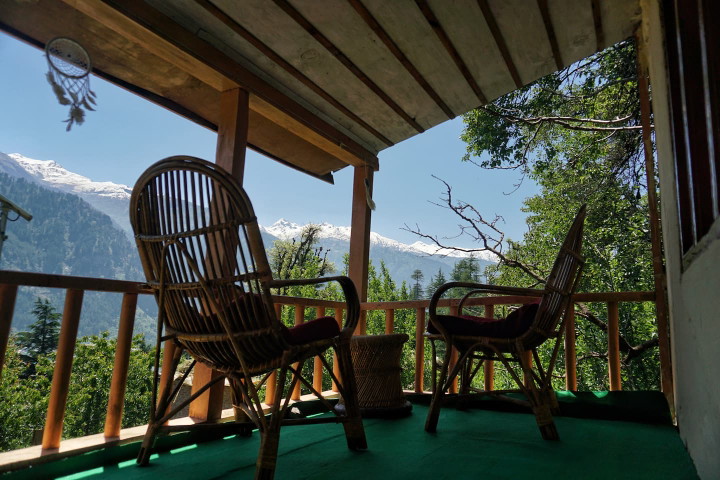 The Pahadi Studio ~Rustic Himalayan Wooden Home~ - Manali