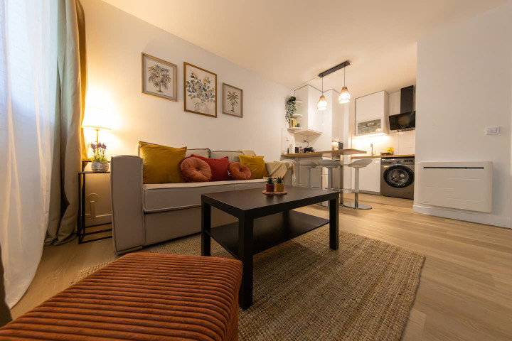 Elégant F2 Vue Parc + Parking Privé Proche Gare - Corbeil-Essonnes