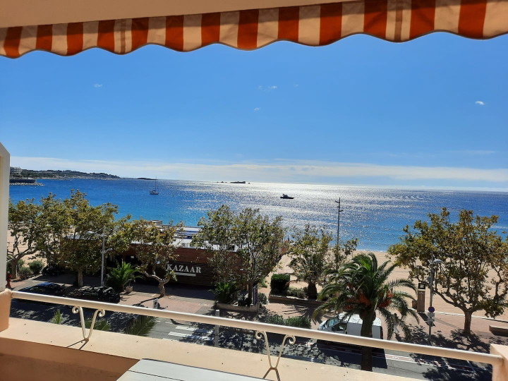Duplex Front De Mer Et Son Parking Fermé - Fréjus