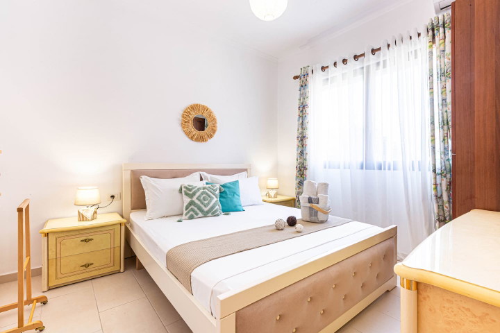 Shiny 1 | Central Stay  1br Ap, Kitchen & Balcony - Himarë