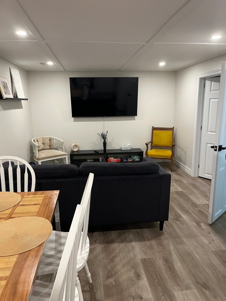 Cozy & Clean South End 2 Bdrm Apt - Peterborough, ON, Canadà