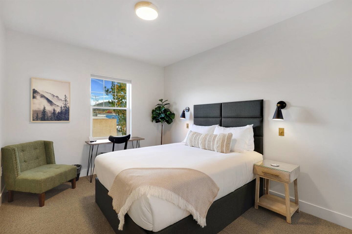 Summit Lofts, Downtown Mt Shasta, Queen Bed, #207 - Mount Shasta, CA