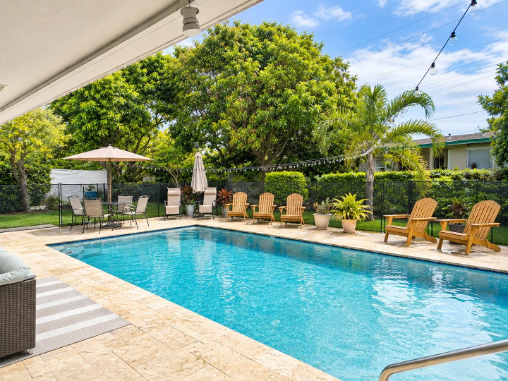 Pool & Hot Tub Oasis Near Hard Rock Stadium - Miami Gardens, FL