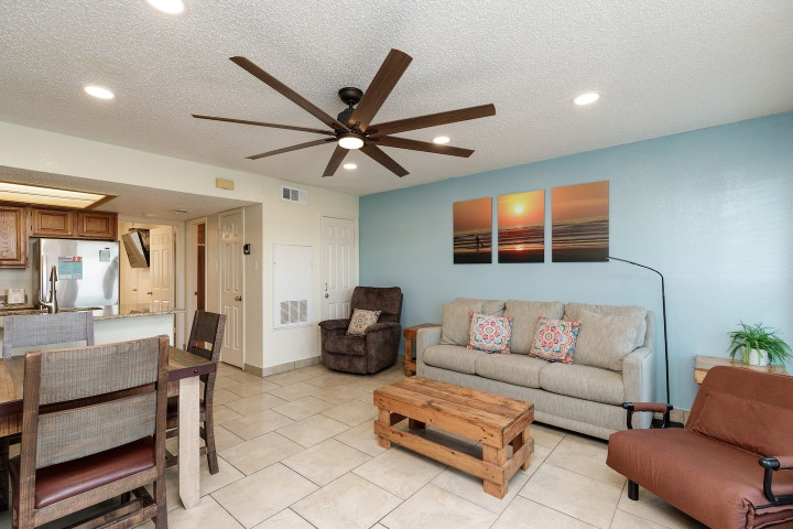 Coastal Modern Escape | Pets + Pool & King Bed - Texas