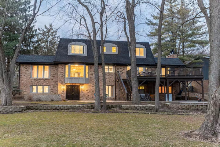 Spacious Family Home, Hot Tub - Rockford, IL