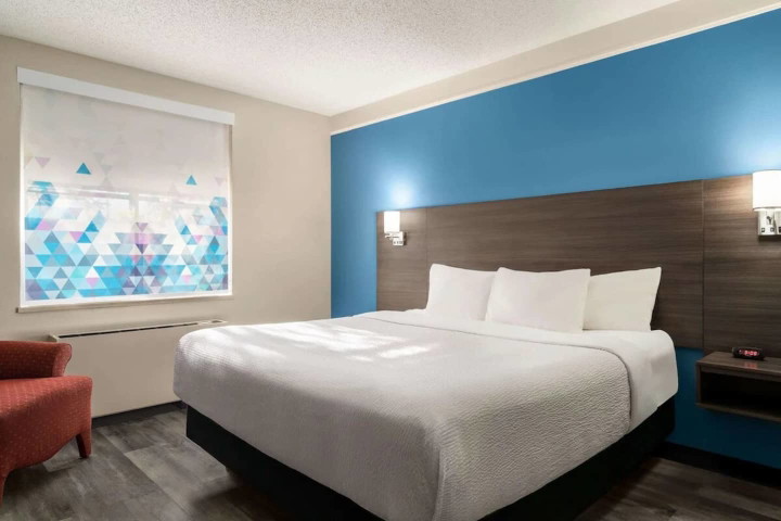 La Quinta Madison | 1br King | Lakeside Strolls - Madison, WI