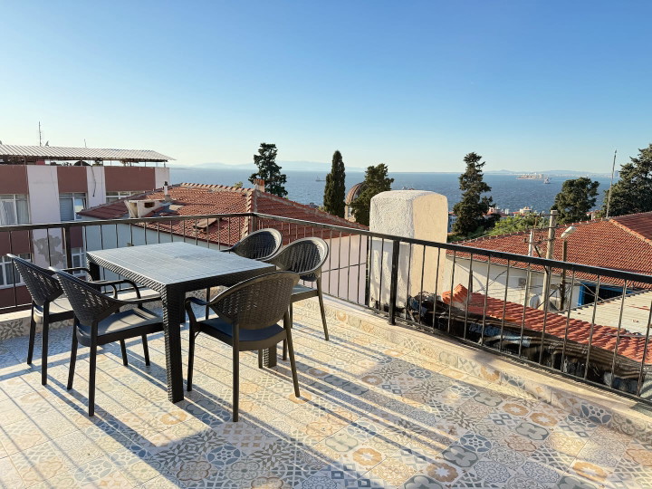 Terrace With Sea View & Old Stone House - İzmir