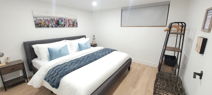 Modern Newly Built Private Apartment Near Airport - Toronto