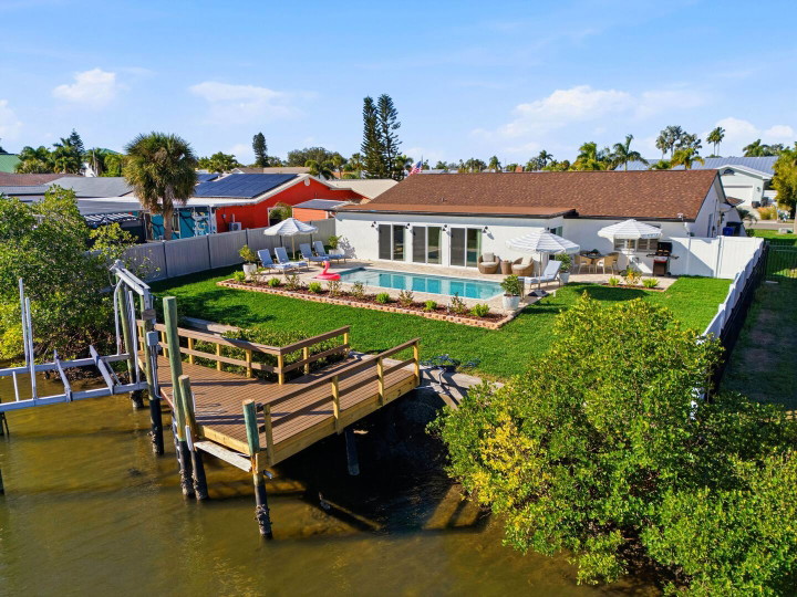 Coastal Charm | Waterfront Views | Pool & Dock - Apollo Beach, FL