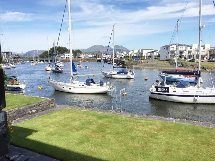 Lovely Harbour-side Apartment With Wonderful Views - Porthmadog
