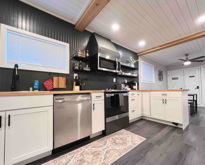 Guesthouse: Convenient/cozy 2 Bedroom - Federal Way, WA