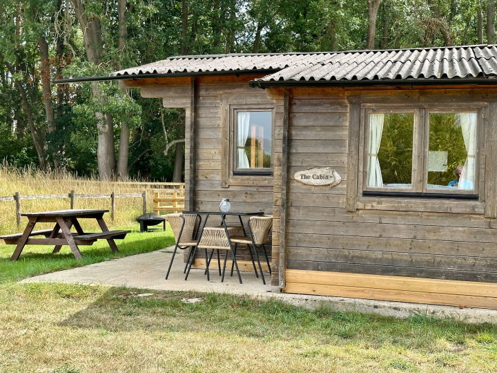 Cabin By The Lake Cotswold Farm
Wifi & Smart Tv - Gloucestershire