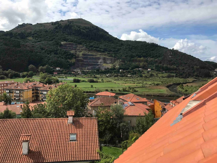 Precioso ÁTico Con Parking Privado. Vistas Al Río - Colindres