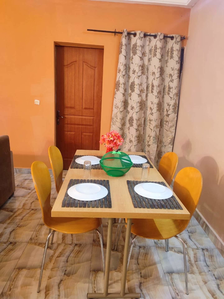 Agréable Maison Dans Un Quartier Résidentiel - Ouagadougou