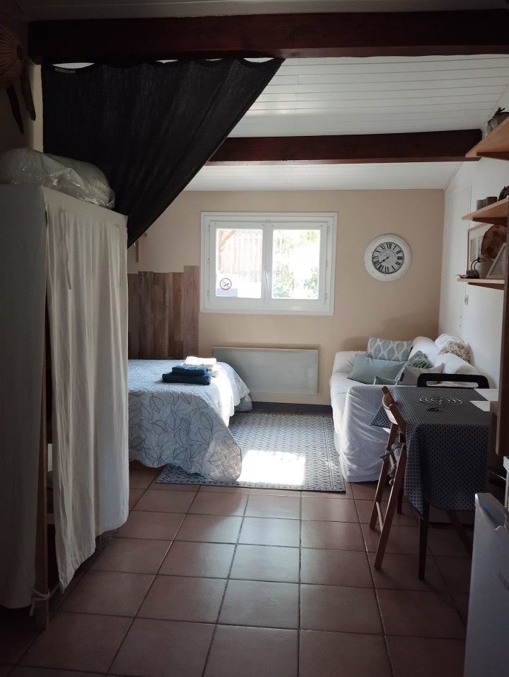 Studio Ensoleillé, Au Calme Dans Un Petit Village - Velaux