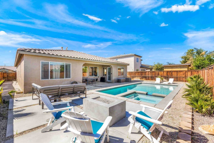 Todos Santos House- · Todos Santos House -Pool/jacuzzi 2mi Coachella - Coachella, CA