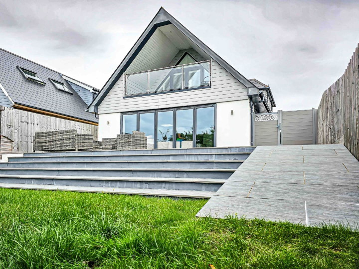 Modern 5 Bed | Balcony | Garden | Sea Views - Poole