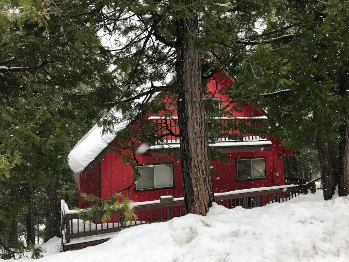 Big Red Cabin Within 5 Min Drive To Pinecrest - Dodge Ridge, CA