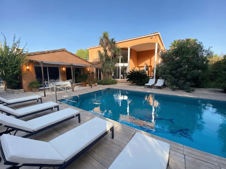 Exotic Villa, Luxurious, Pool, Quiet, Parking - Velaux