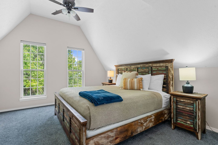 Rustic Hideaway: Guesthouse 32 At The Bradford - Branson, MO