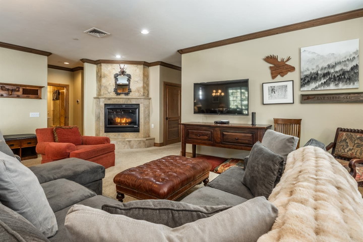 Cozy Luxury  Easy Walk To Canyon; Hot Tub & Sauna - Mammoth Lakes, CA