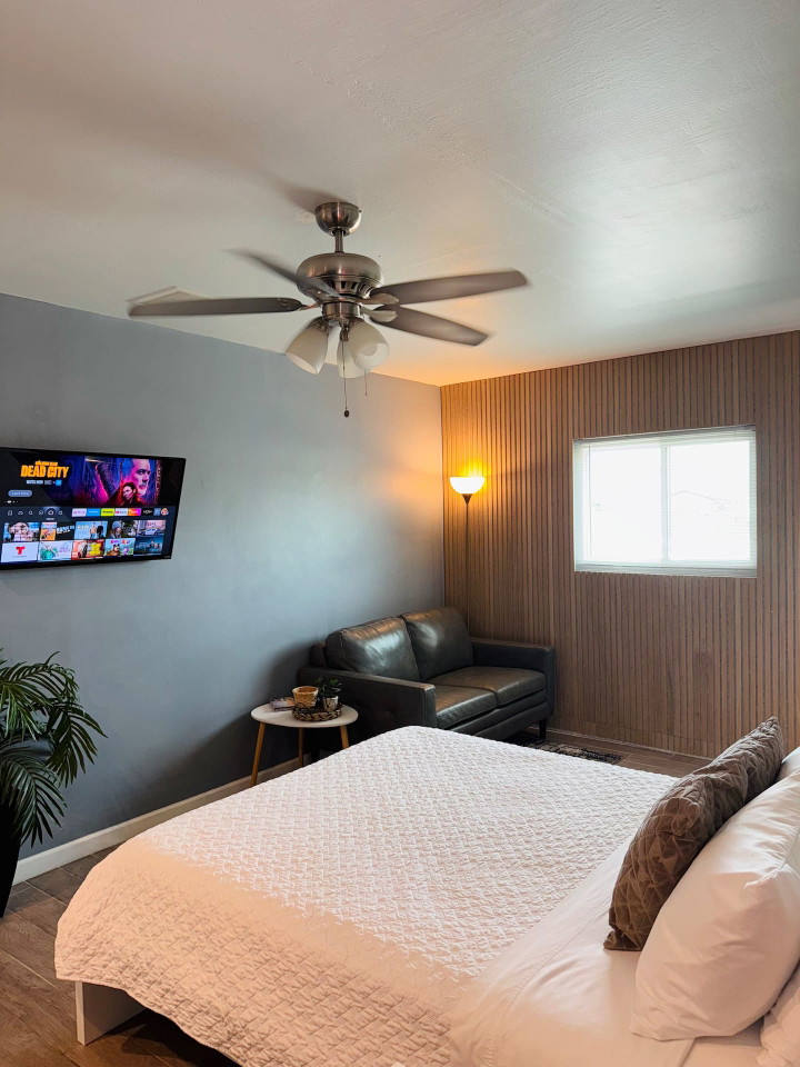 Near Grand Canyon University 8 Mi To Airport - 