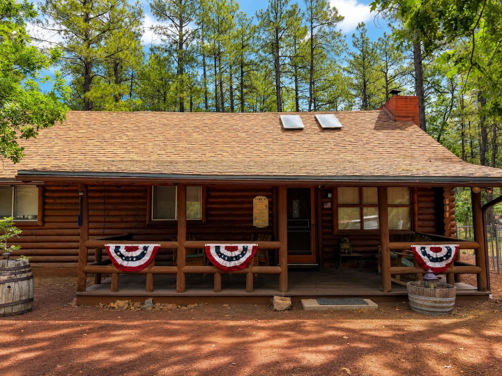 Family Log Cabin | Ev Charging | Playground - Pinetop-Lakeside, AZ