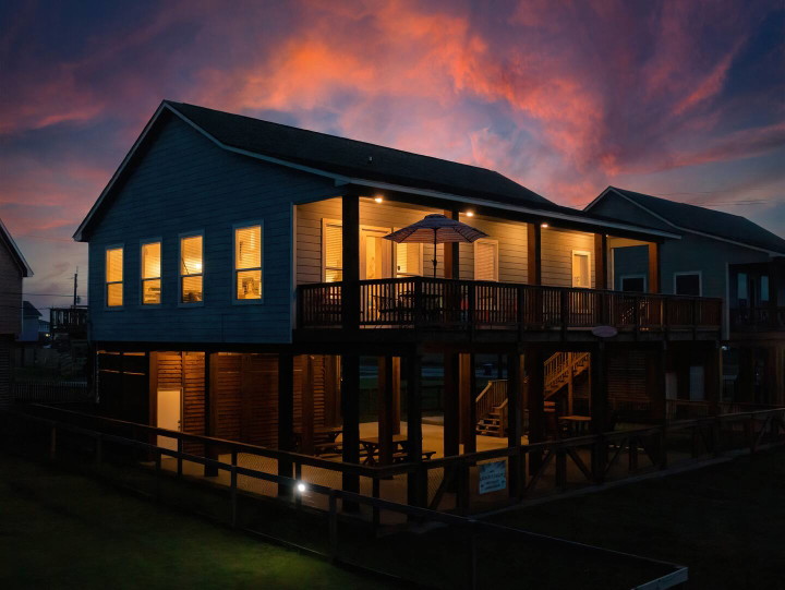Luxe Home Is Steps To The Beach W/hot Tub! - Surfside Beach, TX