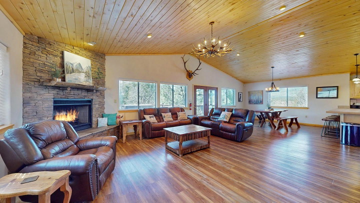 Bearlucklodge! Hot Tub, Views, Game Room, Peloton - Ruidoso, NM