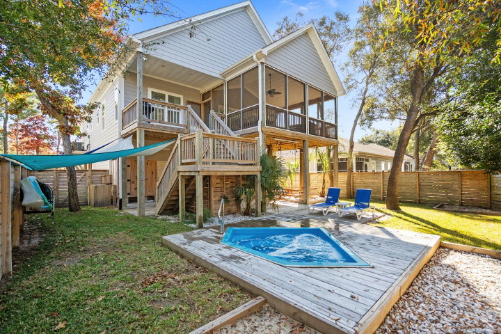 Great Location With Private Pool - Oak Island, NC